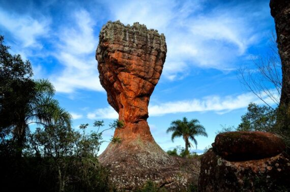 Formações rochosas brasileiras para conhecer e se impressionar